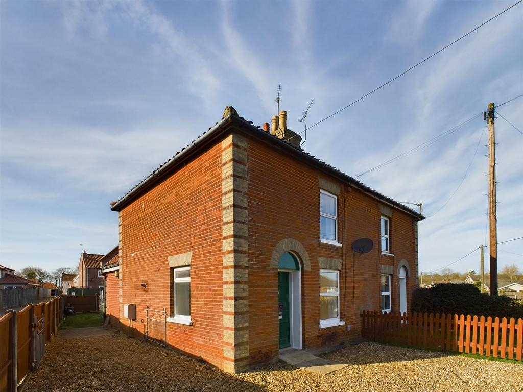 Swaffham Road, Watton, IP25 2 bed semi-detached house - £850 pcm (£196 pw)