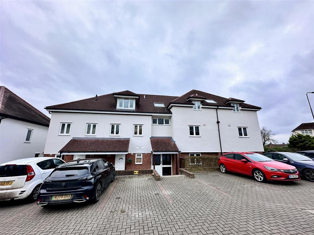 Beaumont Court, Oxford OX1 2 bed apartment - £1,400 pcm (£323 pw)