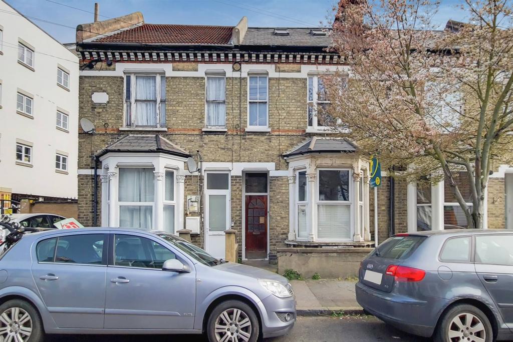 Morrish Road, Brixton Hill, London, SW2 2 bed flat to rent - £2,500 pcm ...