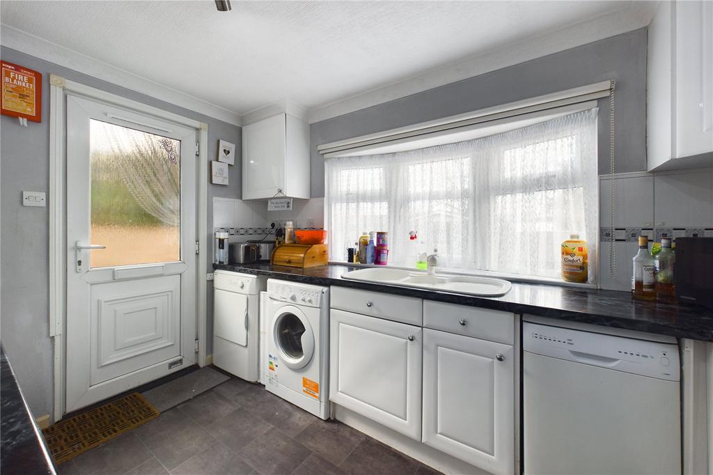 Meadowside Park, Surrey RH7 2 bed detached house - £140,000