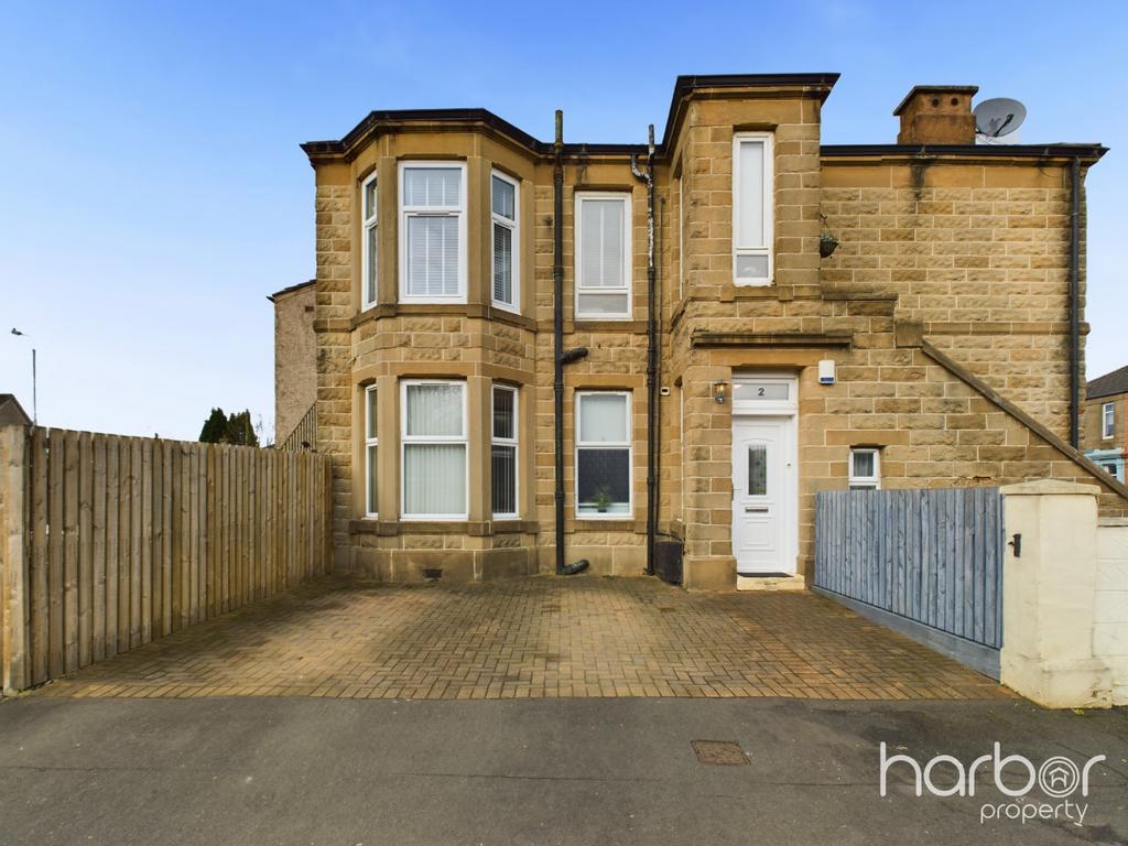 Braidfauld Place, Tollcross, Glasgow... 2 bed ground floor flat - £180,000