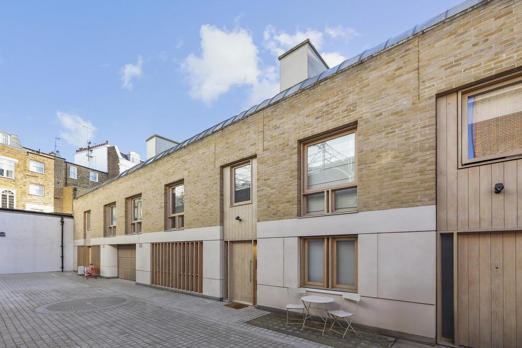London SW3 2 bed terraced house - £7,800 pcm (£1,800 pw)