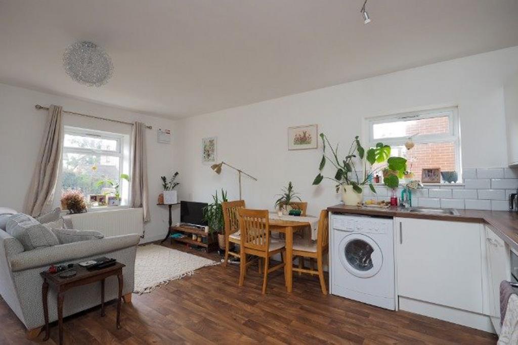 Musters Road, West Bridgford NG2 2 bed flat to rent - £1,100 pcm (£254 pw)