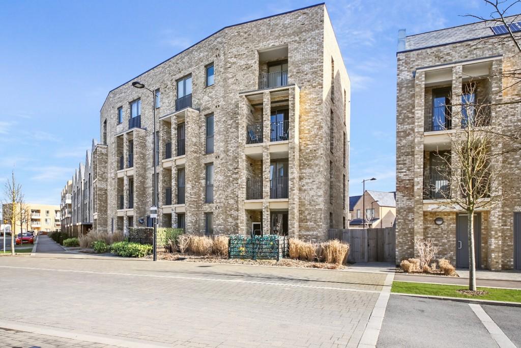 Osprey Drive, South Trumpington CB2 2 bed apartment - £1,800 pcm (£415 pw)