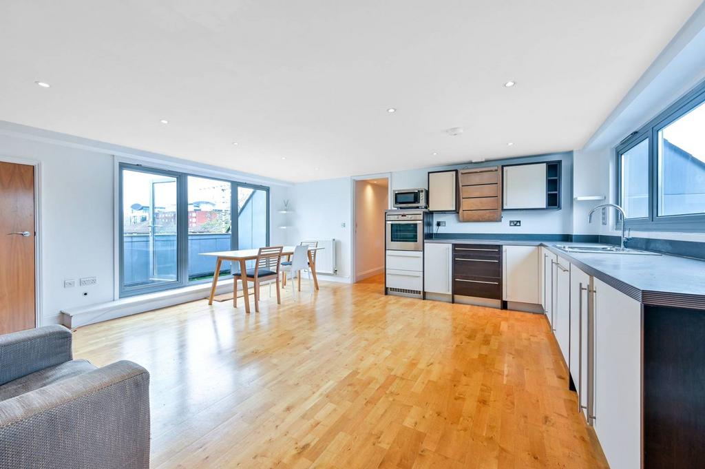 Walnut Tree Close, Guildford, GU1 2 bed flat for sale - £340,000