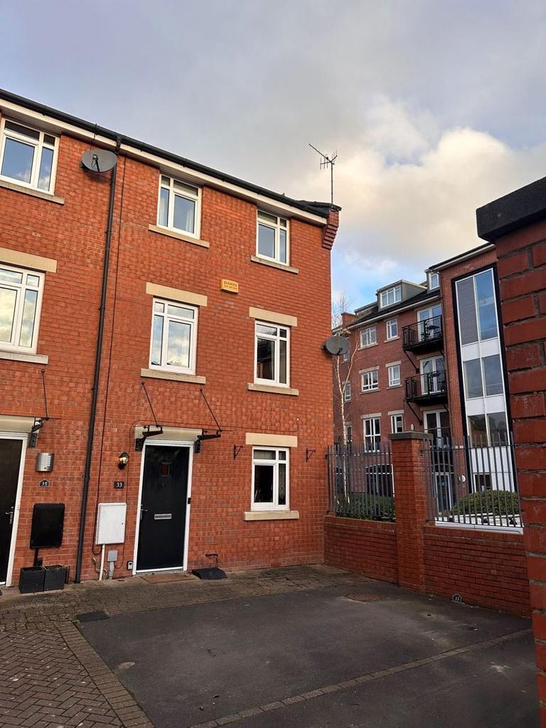 Mill Green, Congleton 3 bed townhouse - £1,200 pcm (£277 pw)