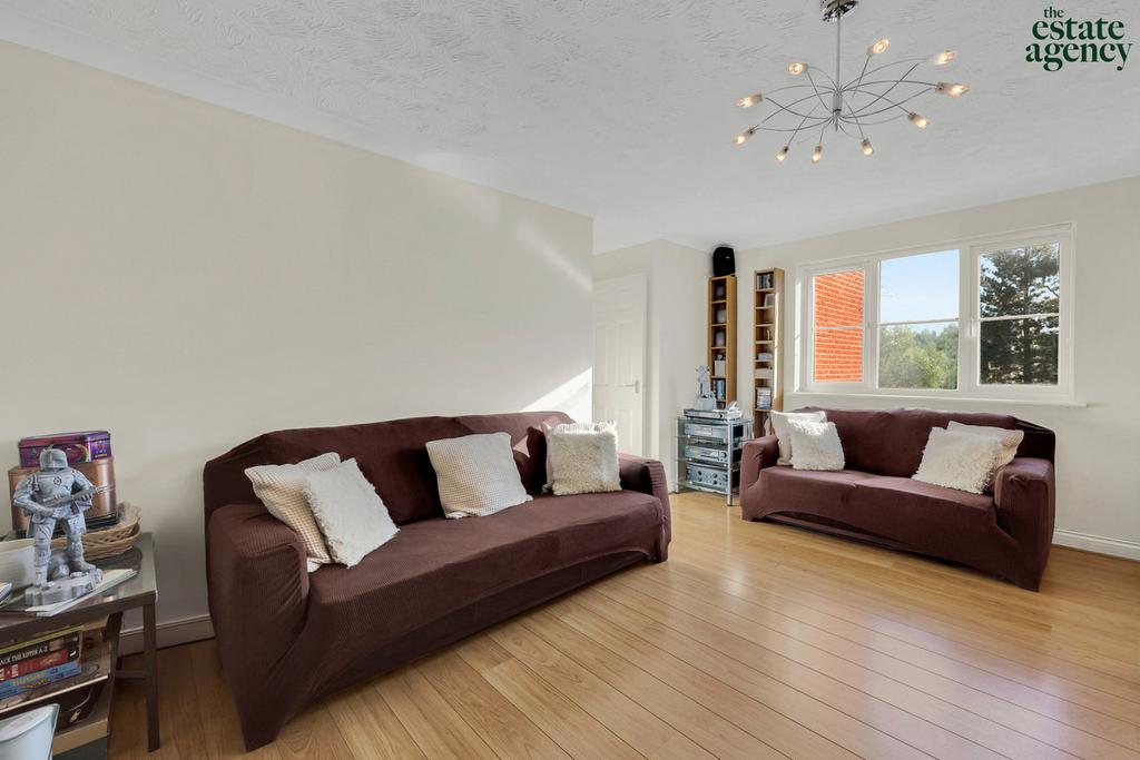 The Ridgeway, Chingford, E4 2 bed apartment for sale - £400,000