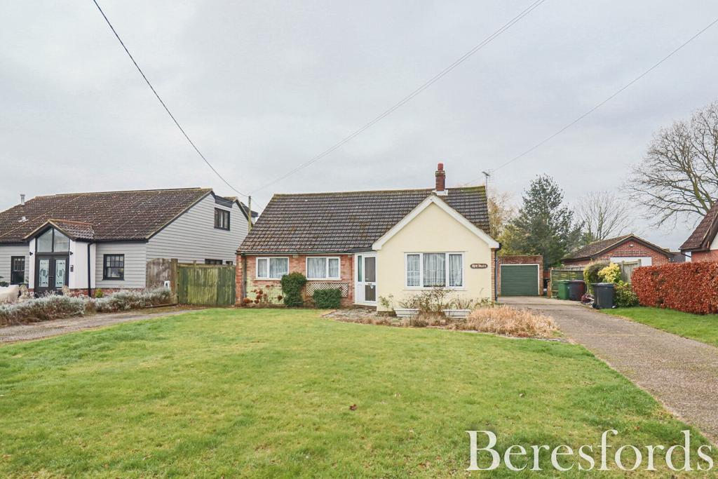 Bannister Green, Felsted, CM6 5 bed bungalow - £700,000