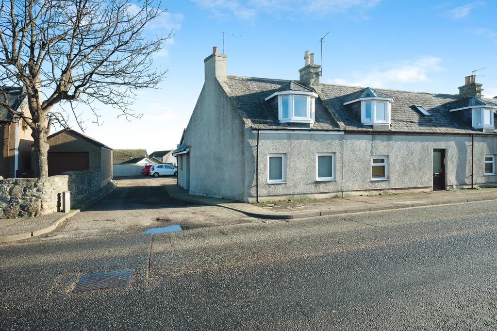 Elgin Road, Moray IV31 2 bed end of terrace house - £135,000