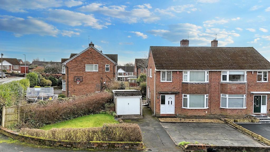 Portland Drive, Forsbrook, ST11 3 bed semi-detached house - £220,000