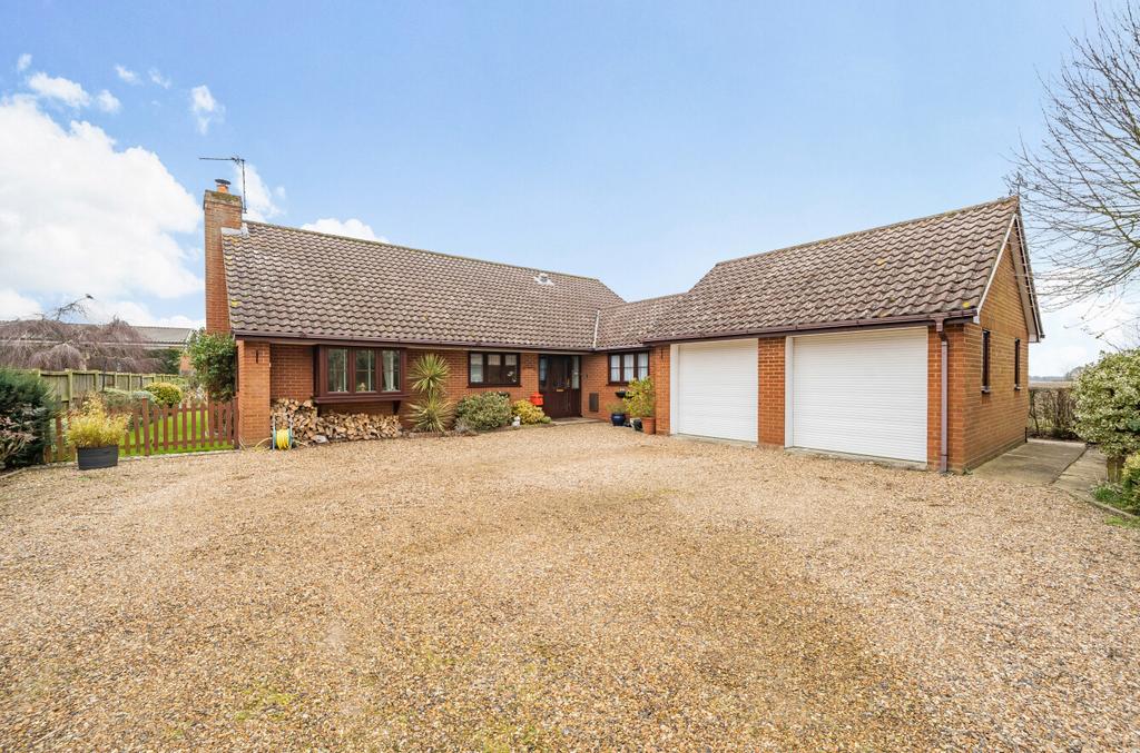 Straight Road, Battisford... 3 bed bungalow - £500,000