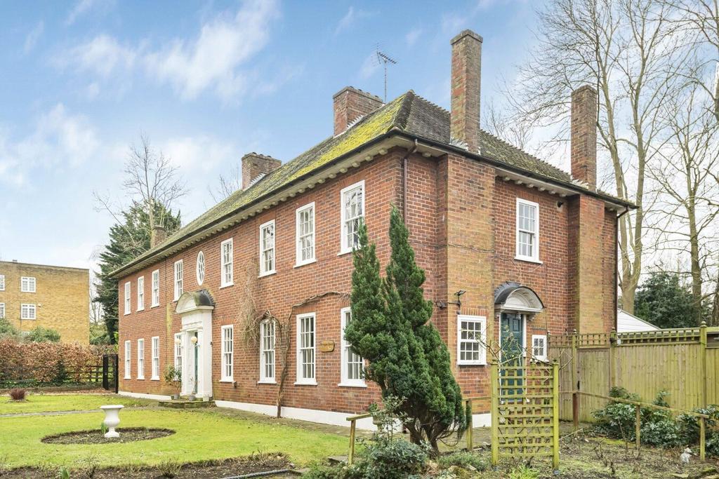 Games Road, Cockfosters, EN4 3 bed end of terrace house for sale - £ ...