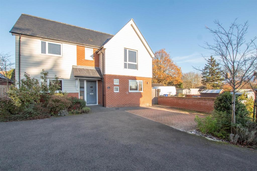 Les Ager Drive, Haverhill CB9 3 bed detached house for sale - £335,000