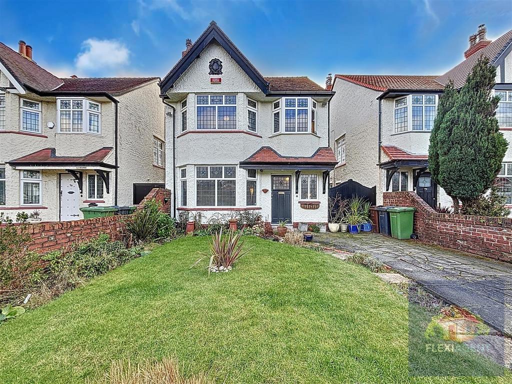 Roe Lane, Southport PR9 3 bed detached house for sale - £325,000