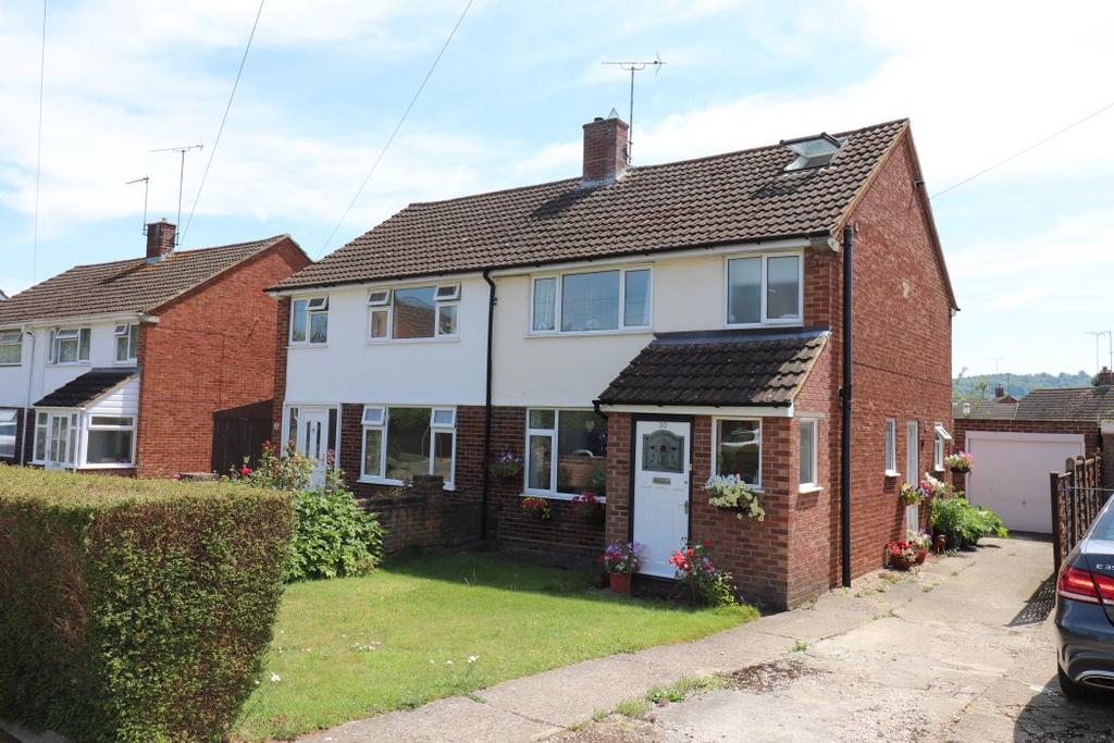 Dunston Hill, Tring HP23 4 bed semi-detached house - £1,850 pcm (£427 pw)