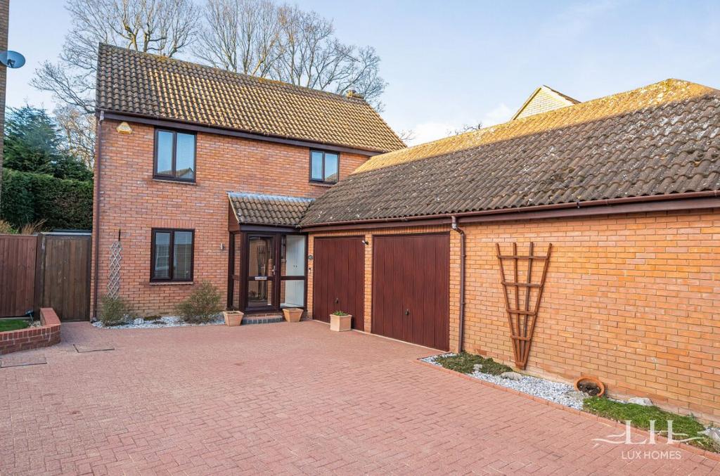 Roding Drive, 4 bed detached house for sale - £600,000