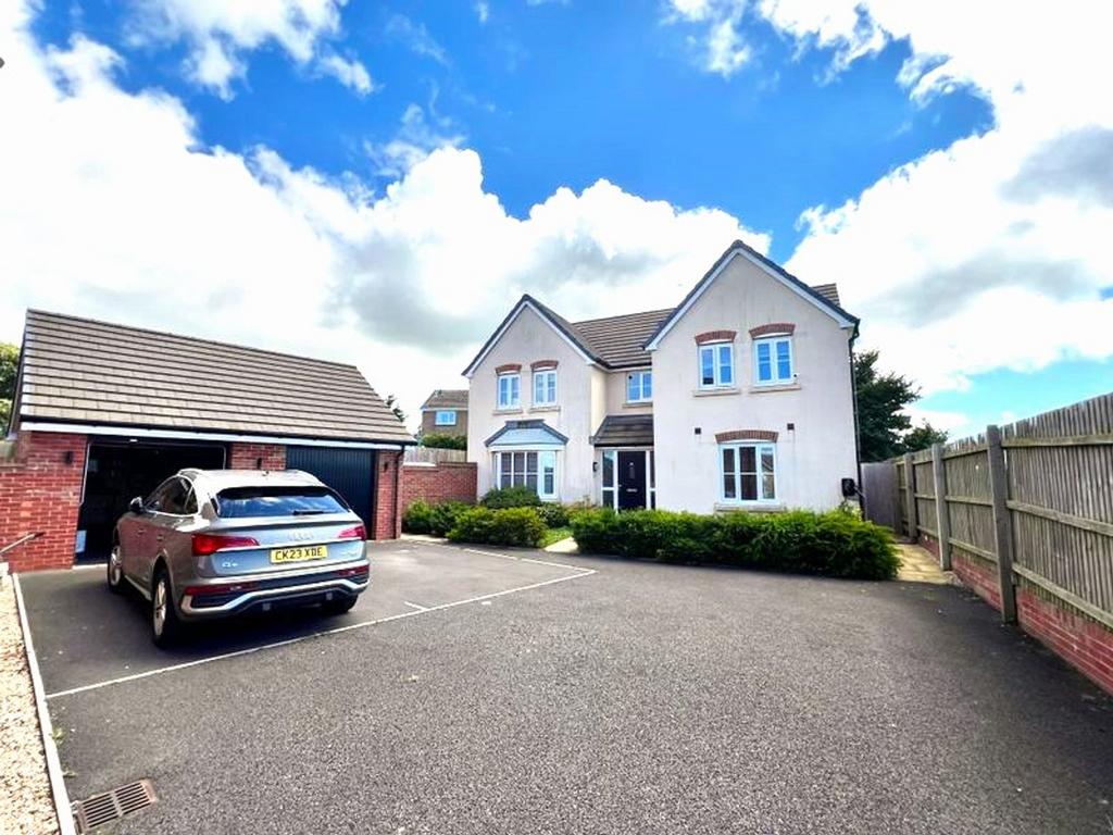 Greenmeadow Way, Rhoose, CF62 4 bed detached house - £485,000