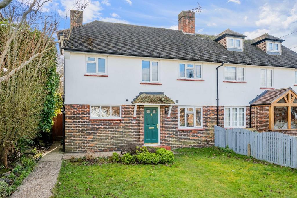 Bridgefield Close, Banstead 3 bed semi-detached house - £575,000
