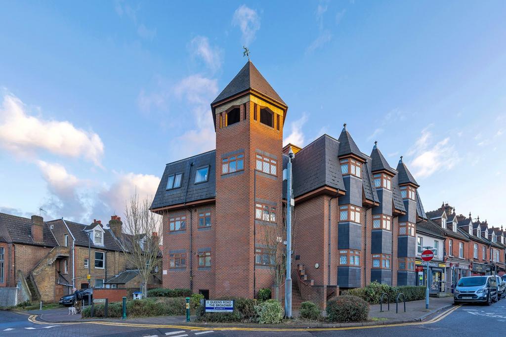 Victoria Court, 89a Queens Road... 1 bed apartment - £210,000