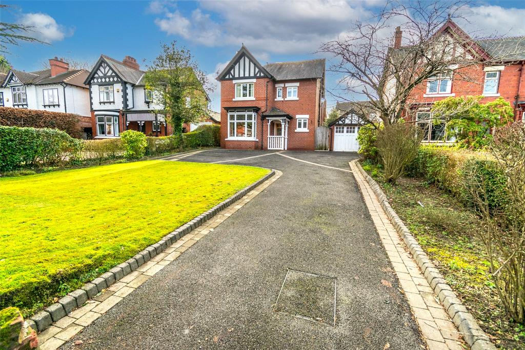 Chester Road, Middlewich 3 bed detached house for sale - £450,000