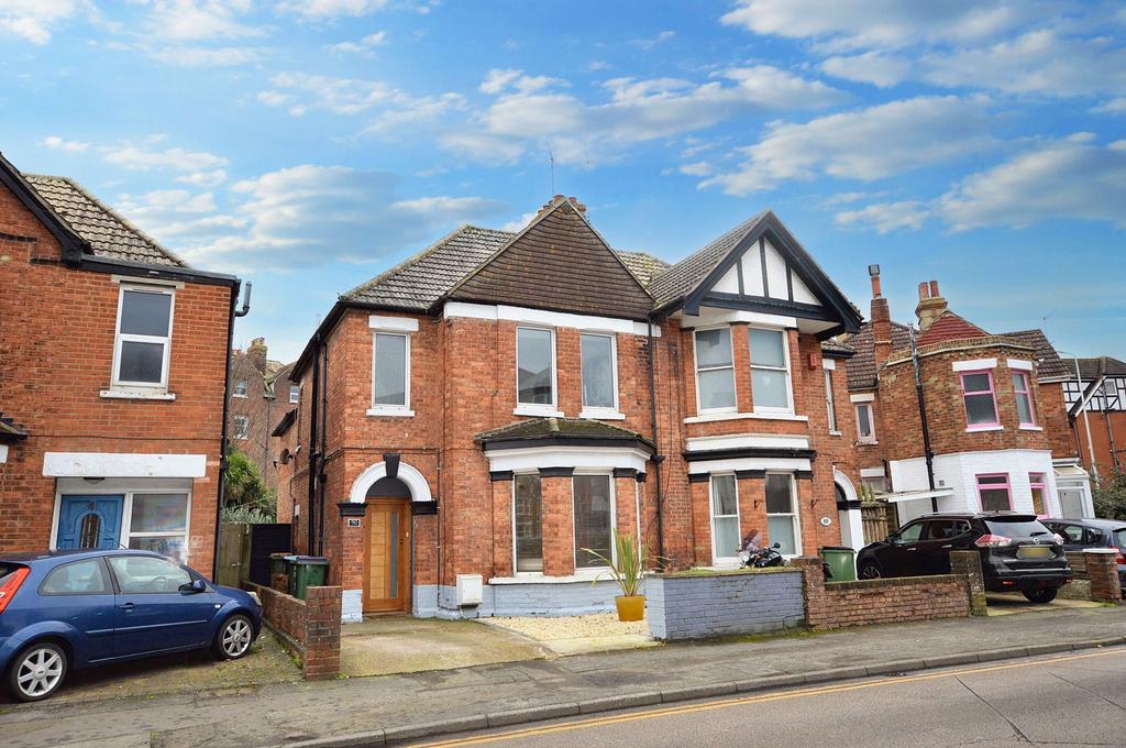 Radnor Park Road, Folkestone CT19 3 bed semi-detached house - £350,000