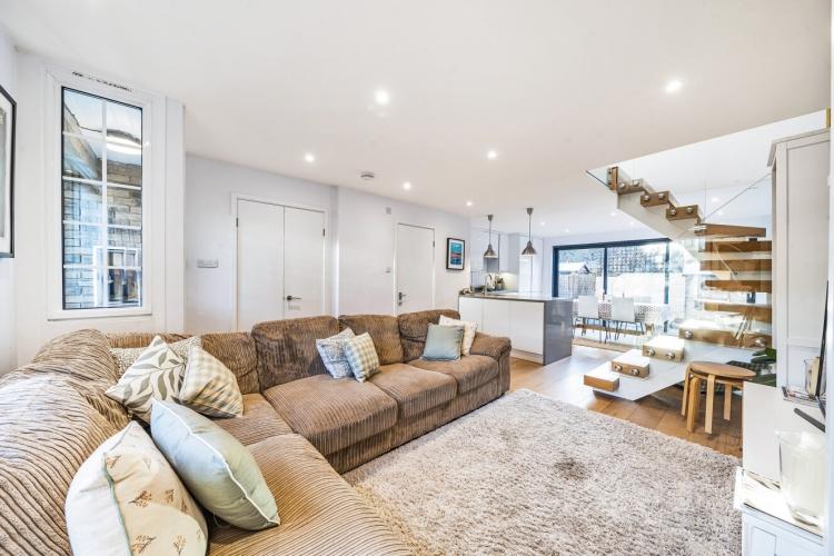 Bobbin Close London SW4 3 bed house - £3,500 pcm (£808 pw)