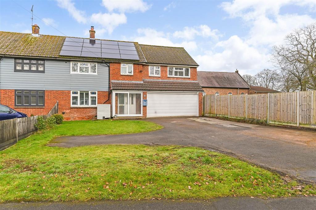 Horndean, Hampshire 4 bed semi-detached house for sale - £500,000