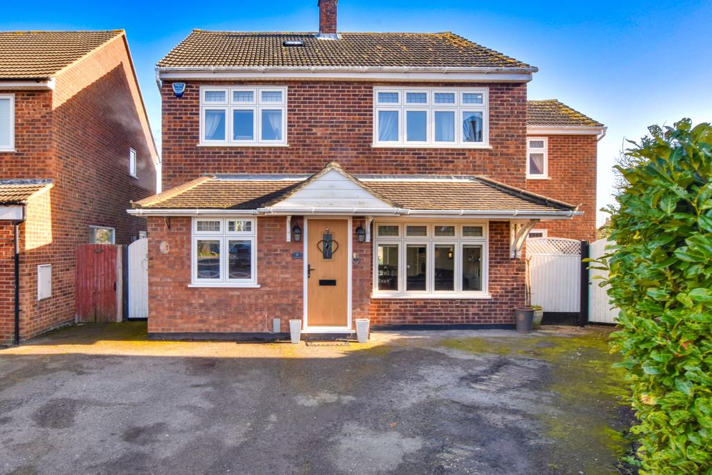 Leaden Close, Leaden Roding 4 bed detached house - £550,000