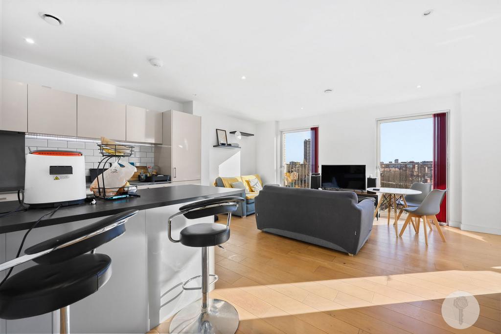 Leyton Road, London E15 2 bed flat for sale - £550,000
