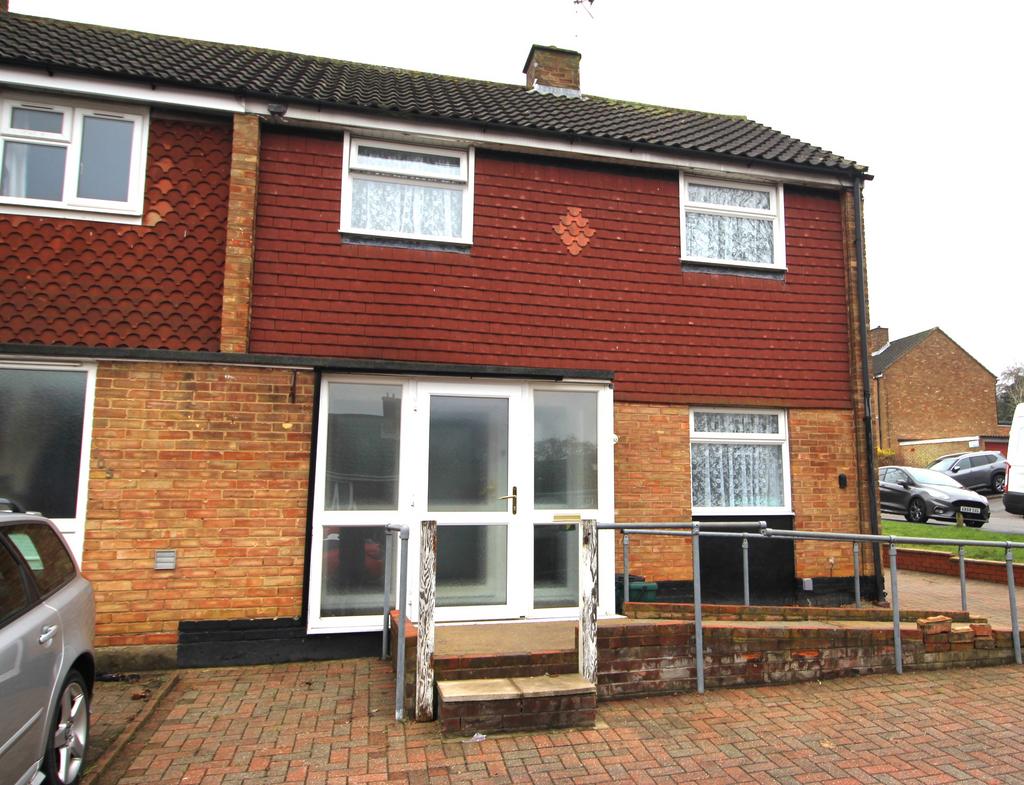 Abbotsweld, Harlow CM18 3 bed end of terrace house - £1,700 pcm (£392 pw)