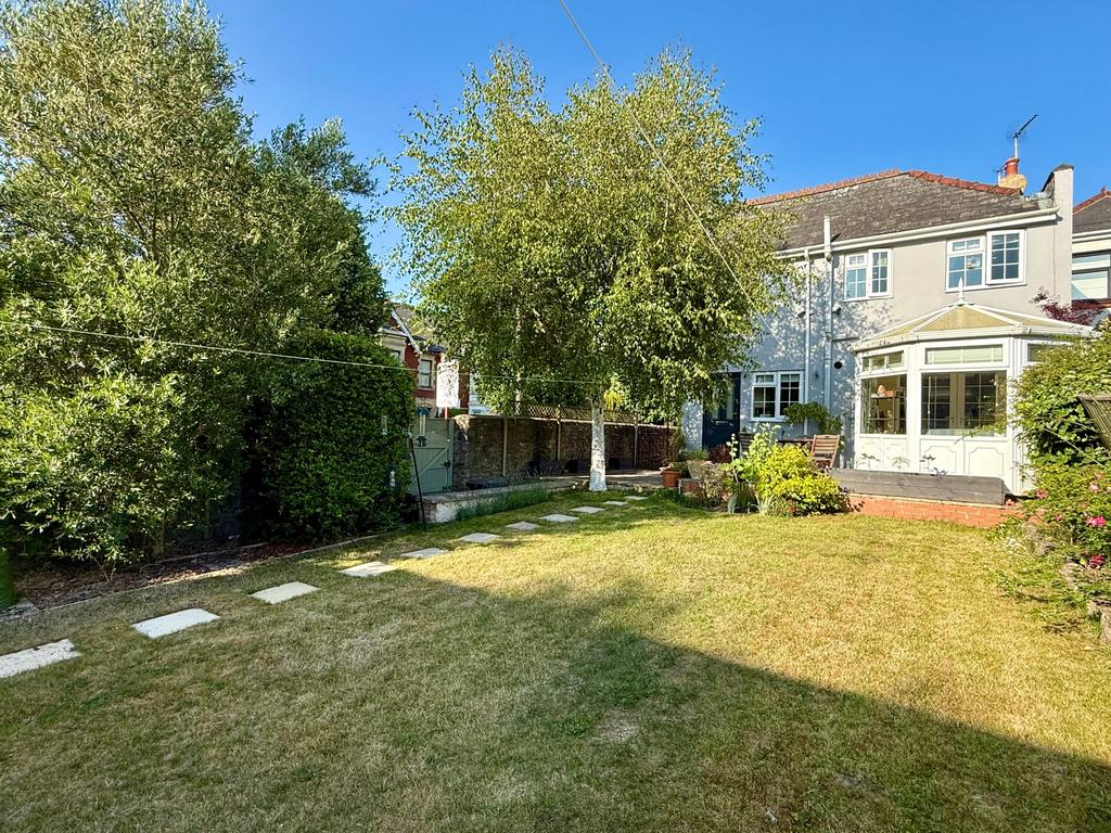 Old Town, Swindon SN1 3 bed end of terrace house for sale - £350,000