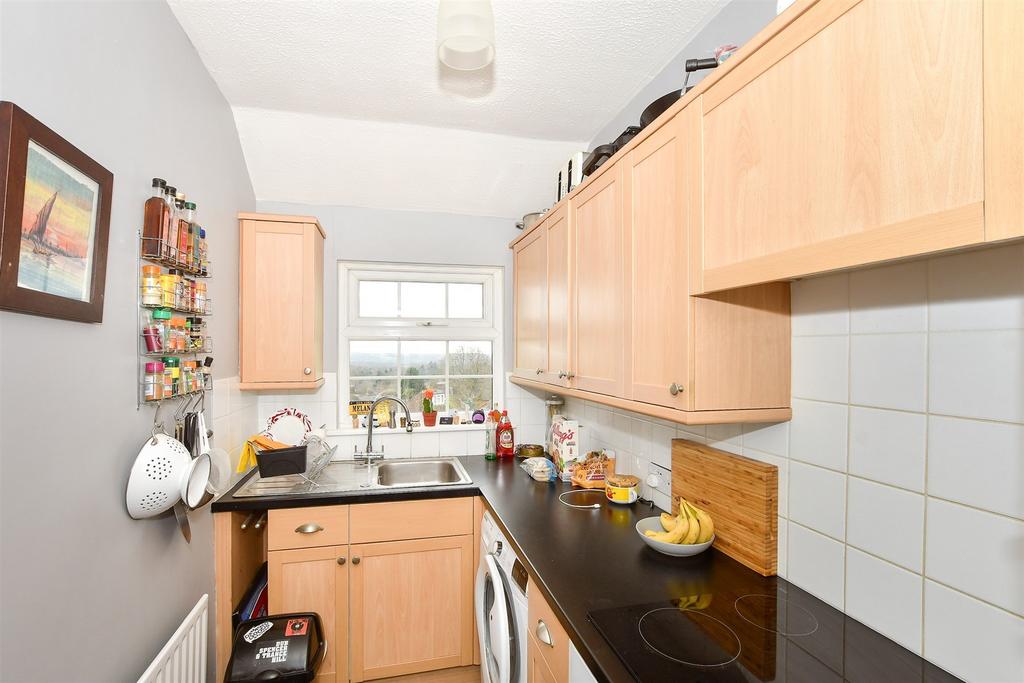 Southview Road, Crowborough, East Sussex 2 bed maisonette - £255,000