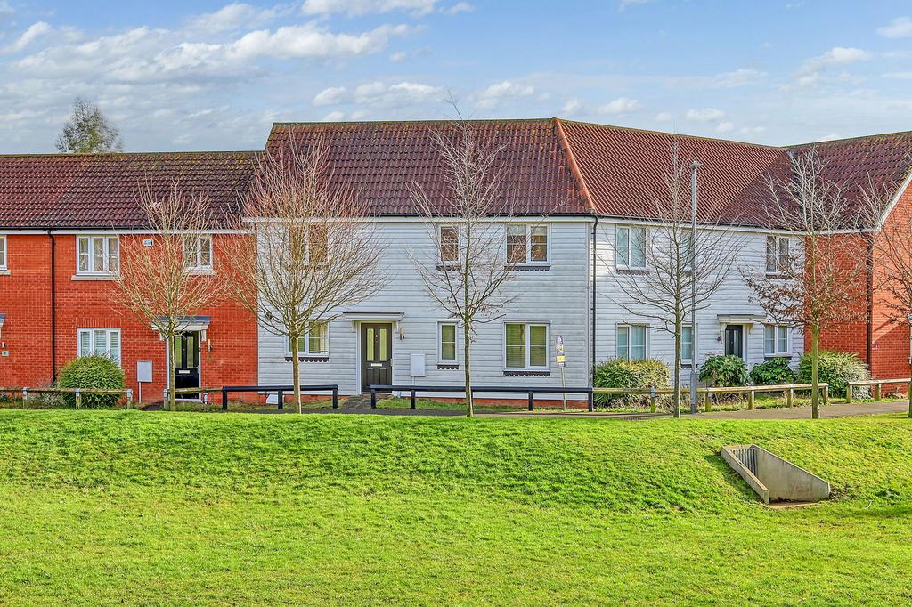 School Path, Basildon SS15 2 bed terraced house - £350,000