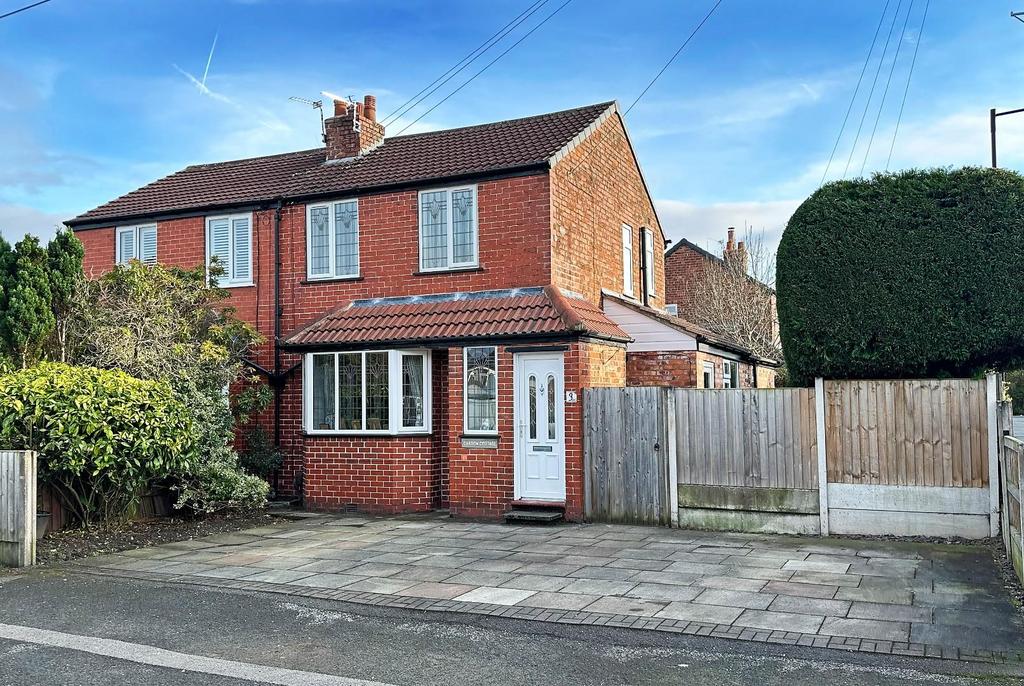 Brook Avenue, Timperley 2 bed semi-detached house - £350,000