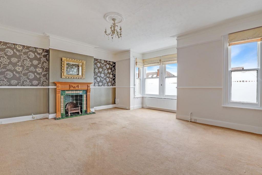 Woolstone Road, London 3 bed flat - £650,000