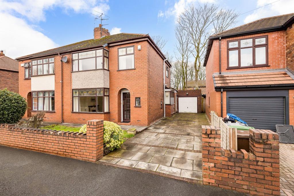 Greenway, Ashton-In-Makerfield, WN4 3 bed semi-detached house for sale - £240,000