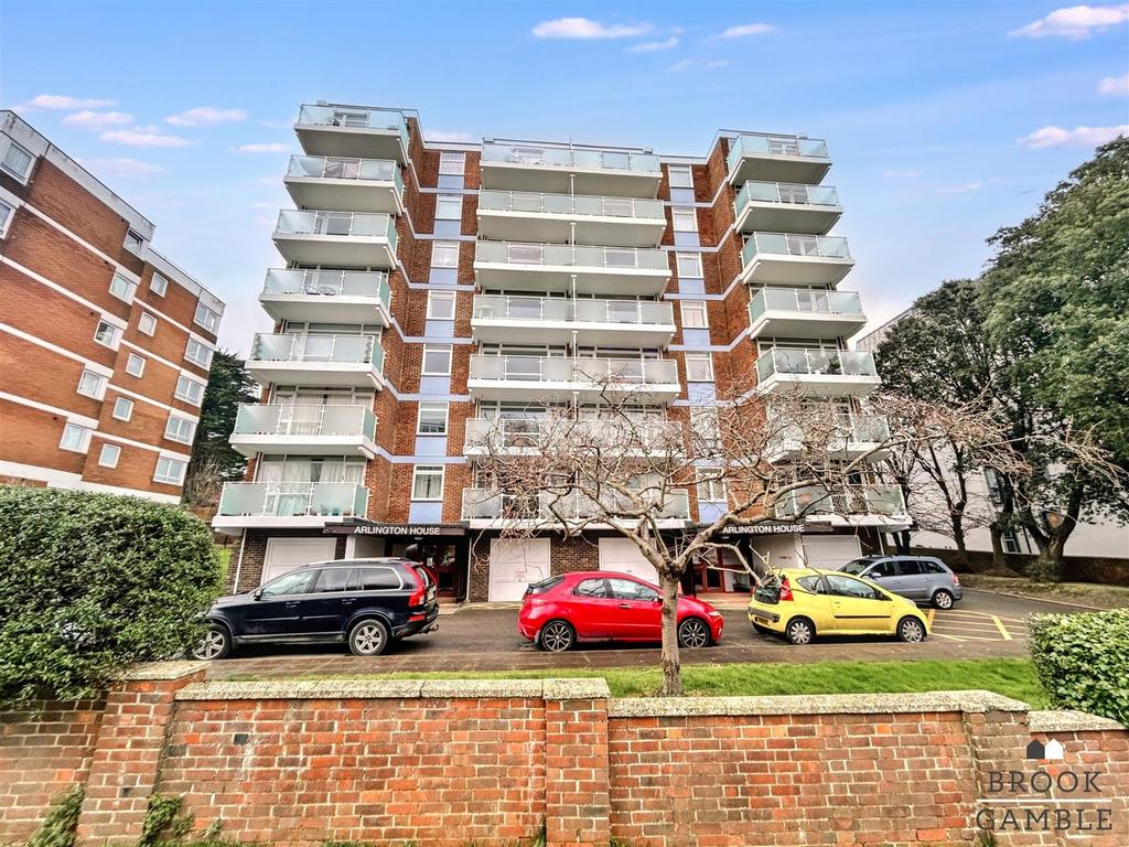 Upperton Road, Eastbourne BN21 2 bed apartment for sale - £239,950