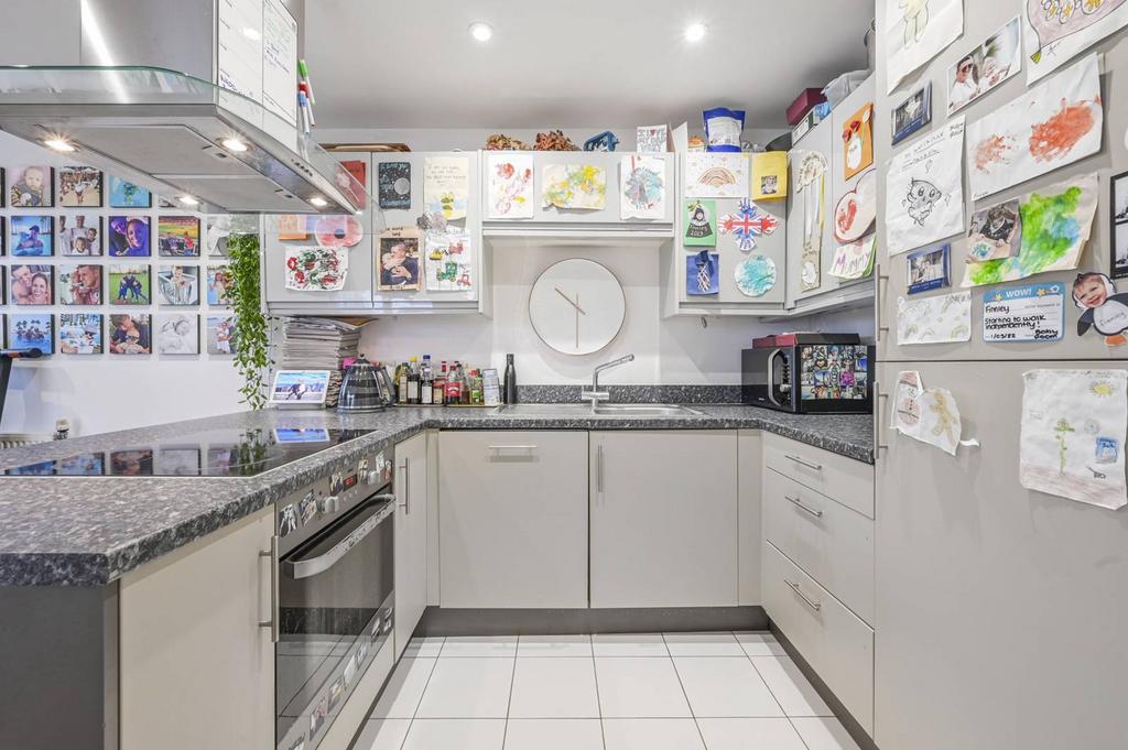 Celestial House, Bow, London, E14 2 bed flat - £2,250 pcm (£519 pw)
