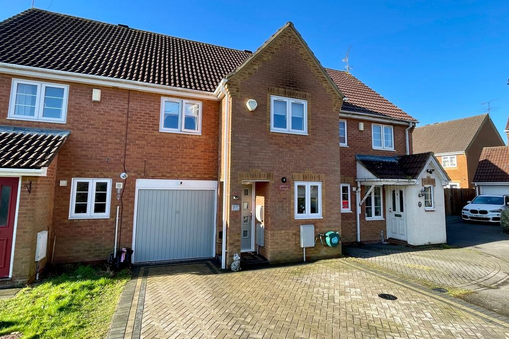 Southern Way, FARNBOROUGH GU14 3 bed terraced house - £415,000