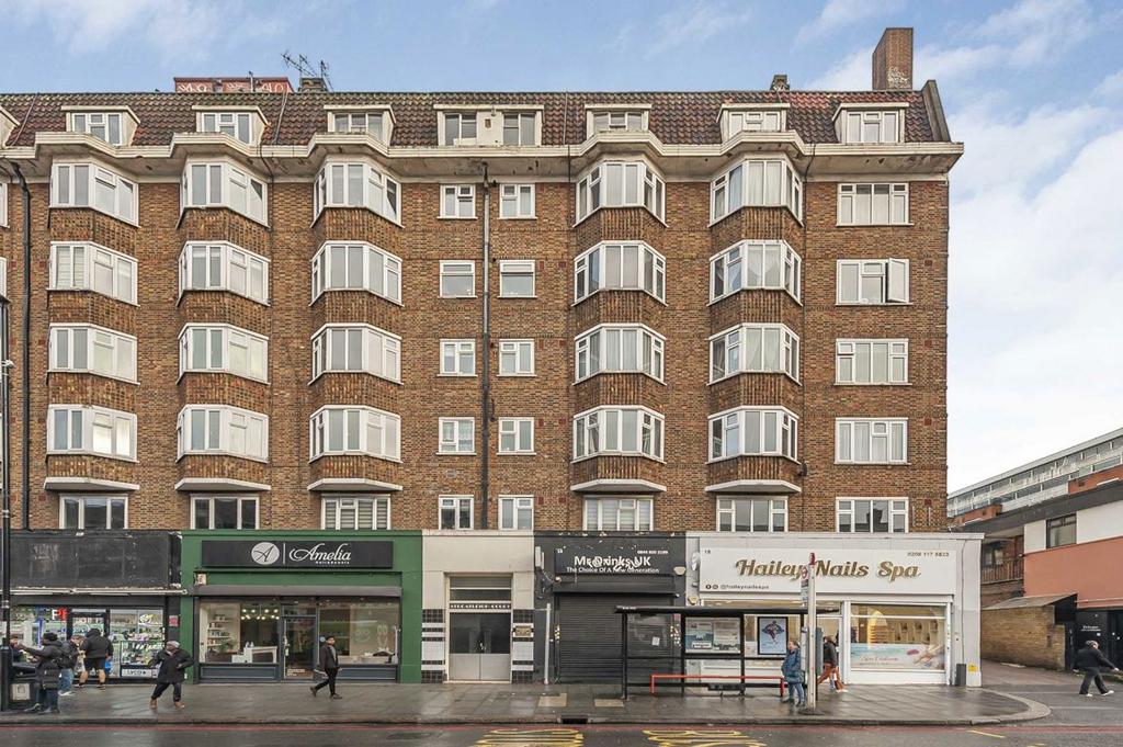 Streatham High Road, London SW16 3 bed flat - £395,000