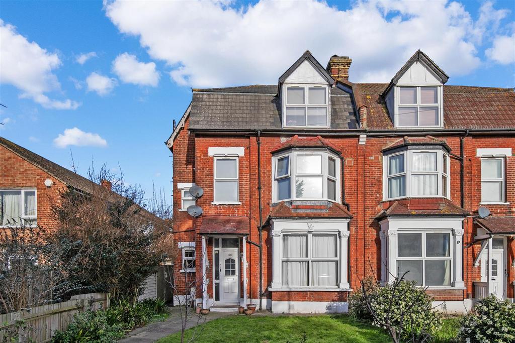 South Norwood, London 2 bed flat - £365,000
