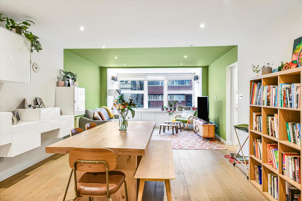 Darwin Court, Gloucester Avenue... 2 bed flat - £3,597 pcm (£830 pw)
