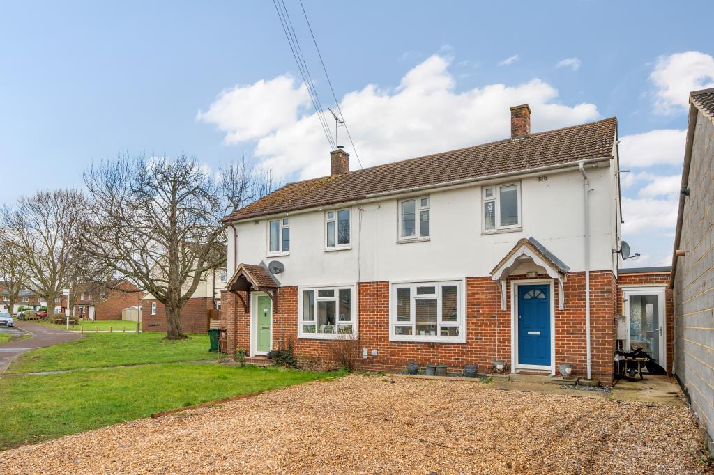 Ambrosden, Oxfordshire, OX25 3 bed semi-detached house for sale - £325,000