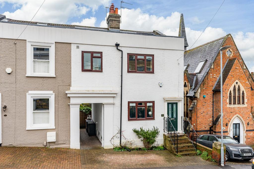 New Road, Ware SG12 3 bed semi-detached house for sale - £650,000