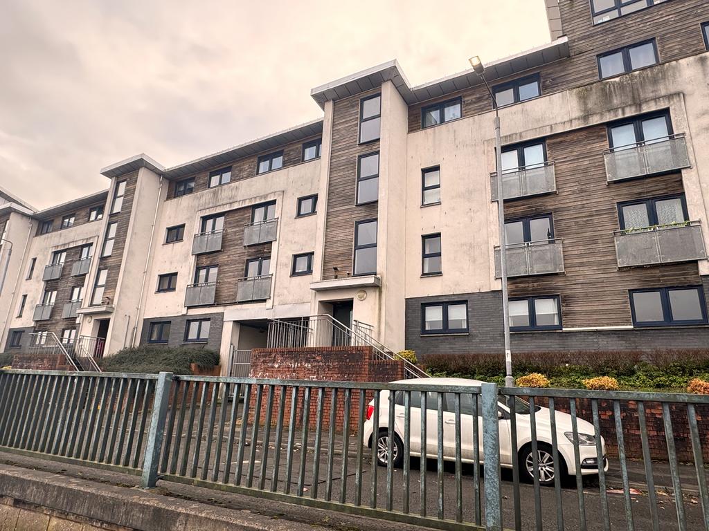 Springburn Road, Glasgow G21 2 bed flat - £142,000
