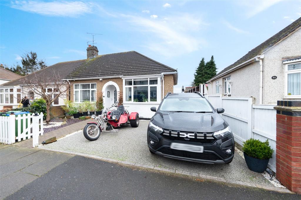 Peareswood Road, Erith, Kent, DA8 2 bed semi-detached house - £425,000