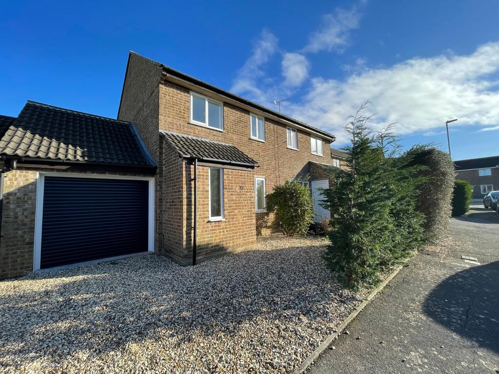 Partridge Way, Cirencester... 3 bed semi-detached house - £1,400 pcm (£ ...
