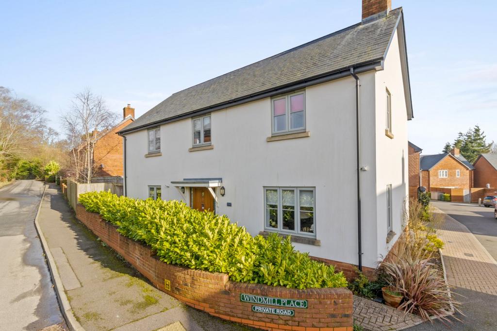 Windmill Place, Cross in Hand... 4 bed detached house for sale - £575,000