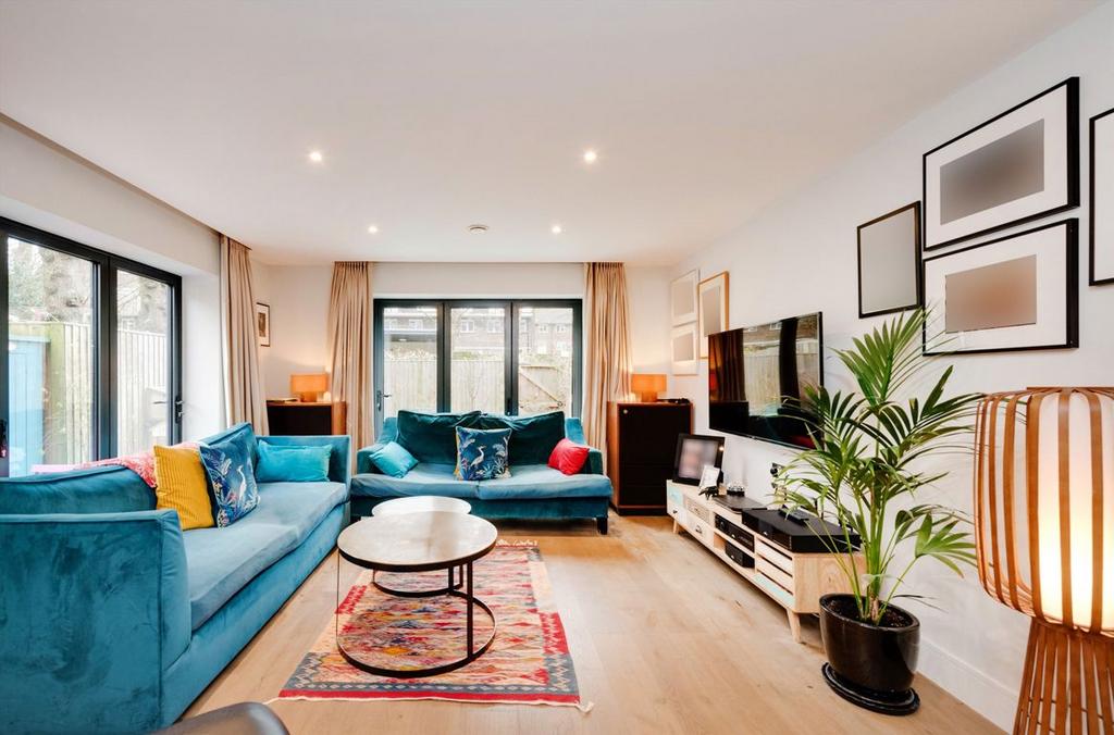 Harlesden Road, London NW10 3 bed flat for sale - £650,000