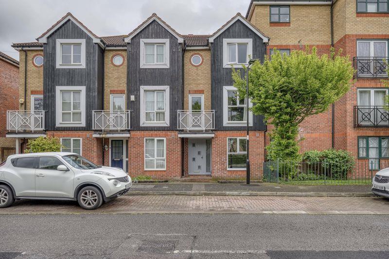 George Lovell Drive, Enfield 4 bed townhouse for sale - £415,000